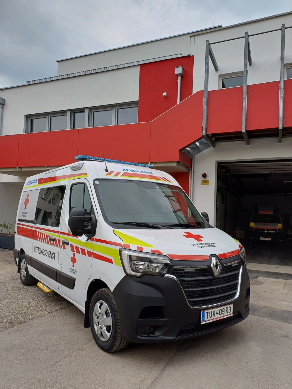 KTW 69/611 – Rotes Kreuz